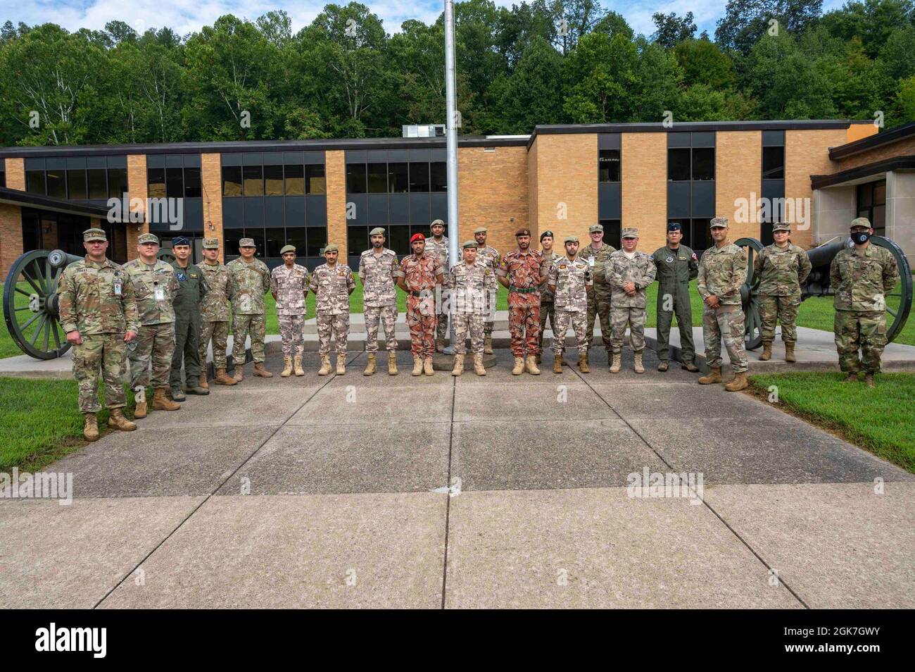 Members of the United States, Peruvian, Qatari, and Oman armed forces ...
