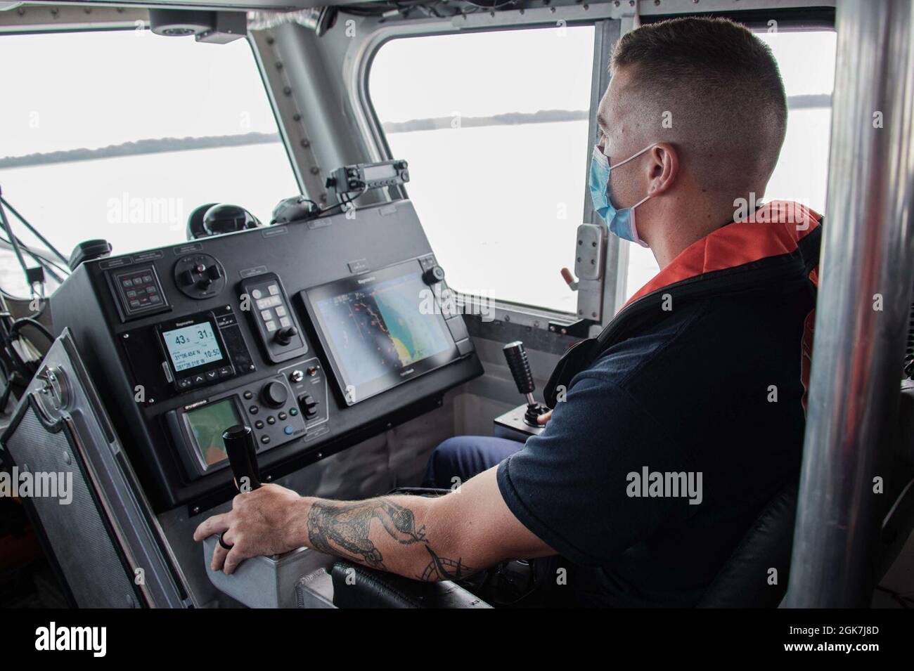 Fireman Lee Green conducts helmsman training on a 45-foot Response Boat ...