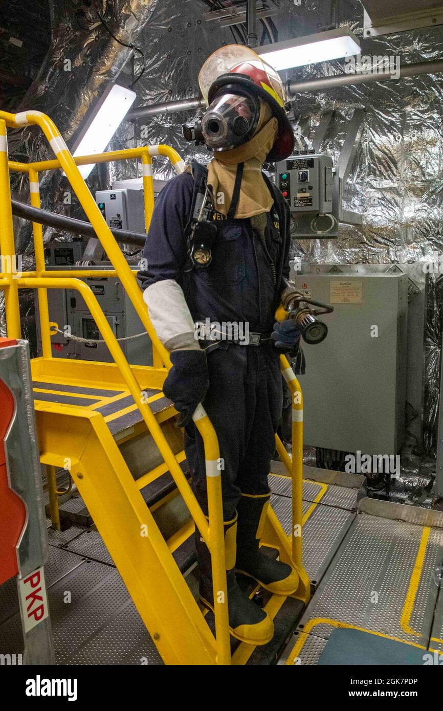 210828-N-WU807-1028 PHILIPPINE SEA (Aug. 28, 2021) Chief Gunner's Mate ...