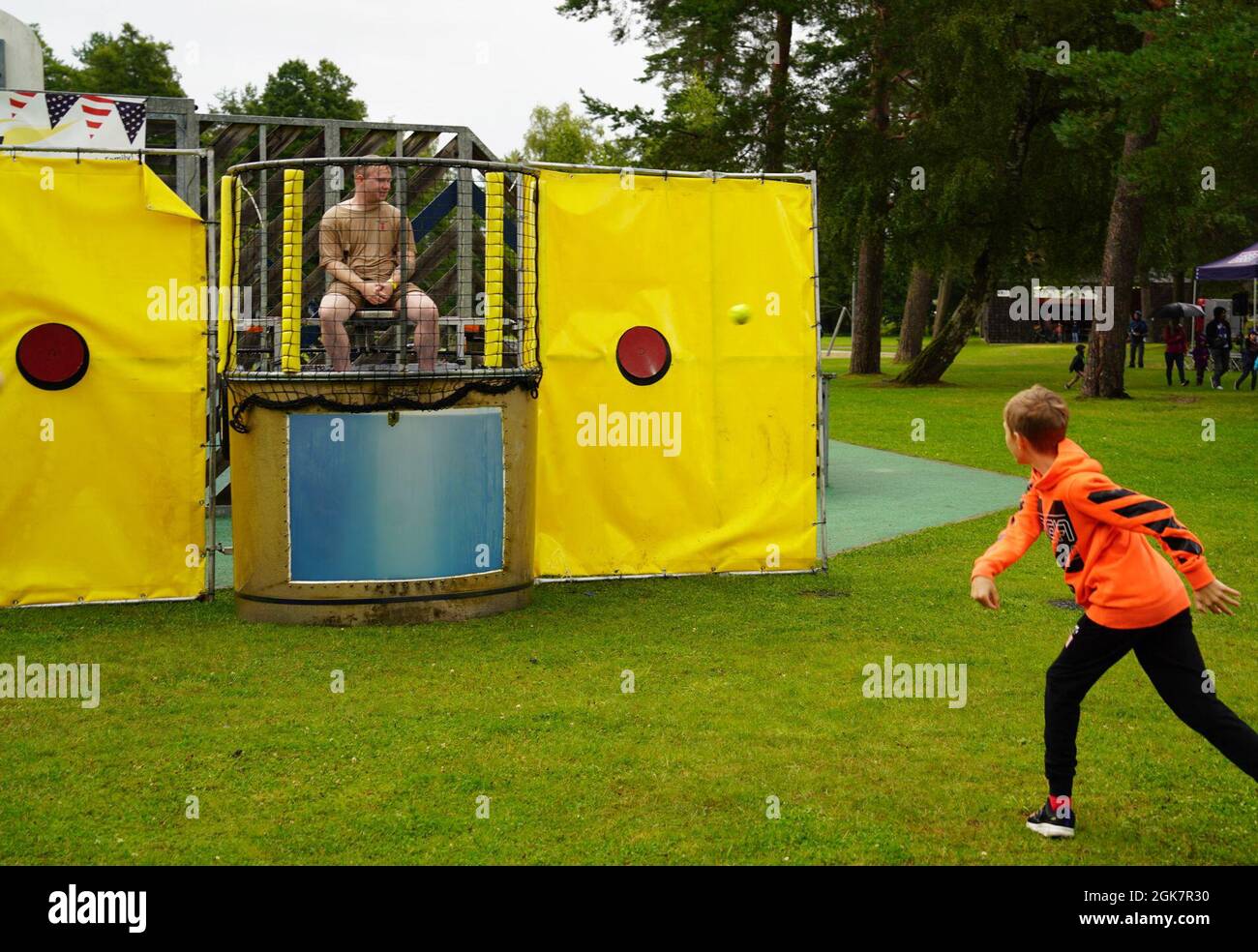 Dunk tank hi-res stock photography and images - Alamy