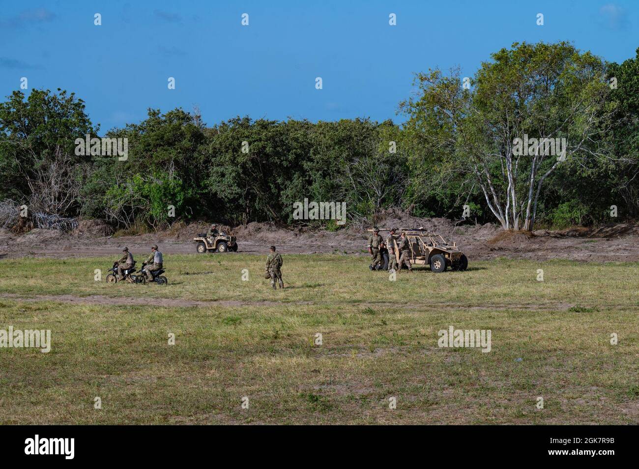 U.S. Air Force Special Tactics Airmen from the Expeditionary Special ...