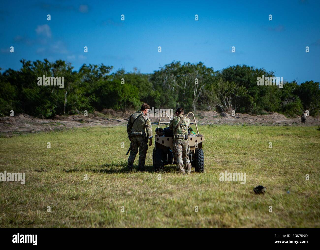 U.S. Air Force Special Tactics Airmen from the Expeditionary Special ...