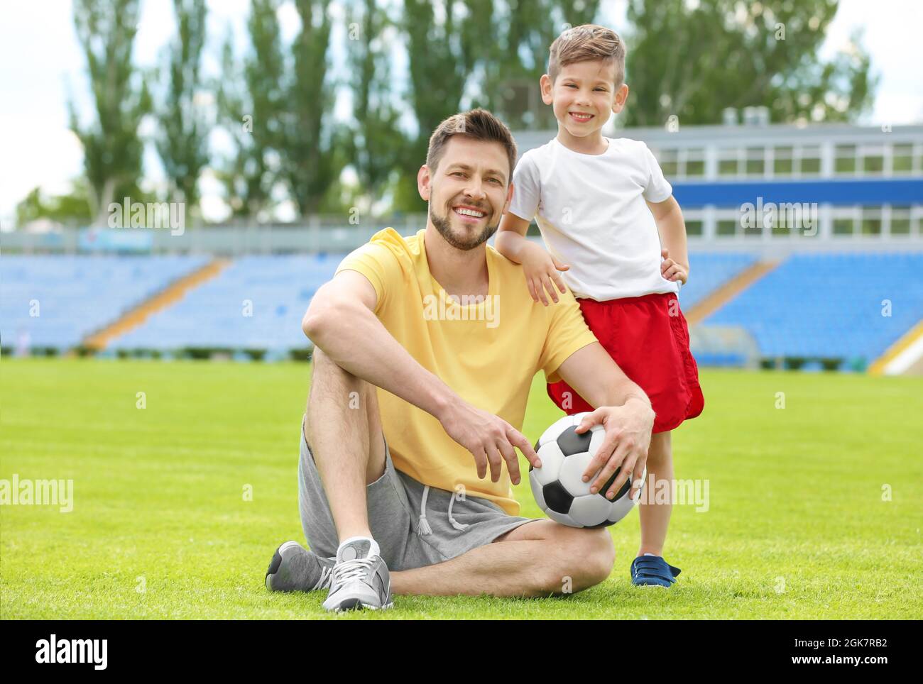 Kid dad stadium hi-res stock photography and images - Alamy