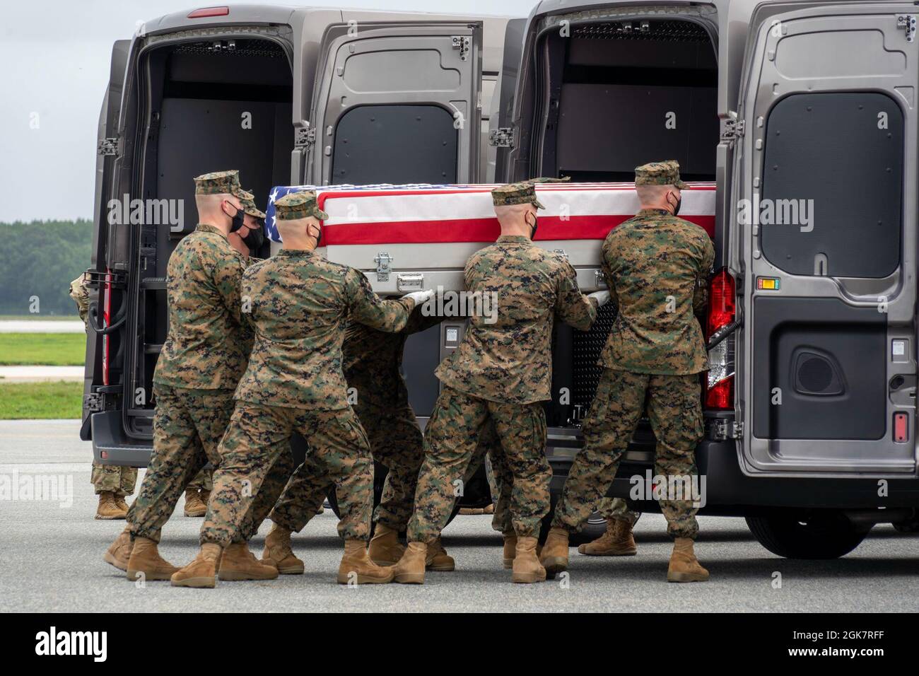 A U.S. Marine Corps carry team transfers the remains of Marine Corps ...