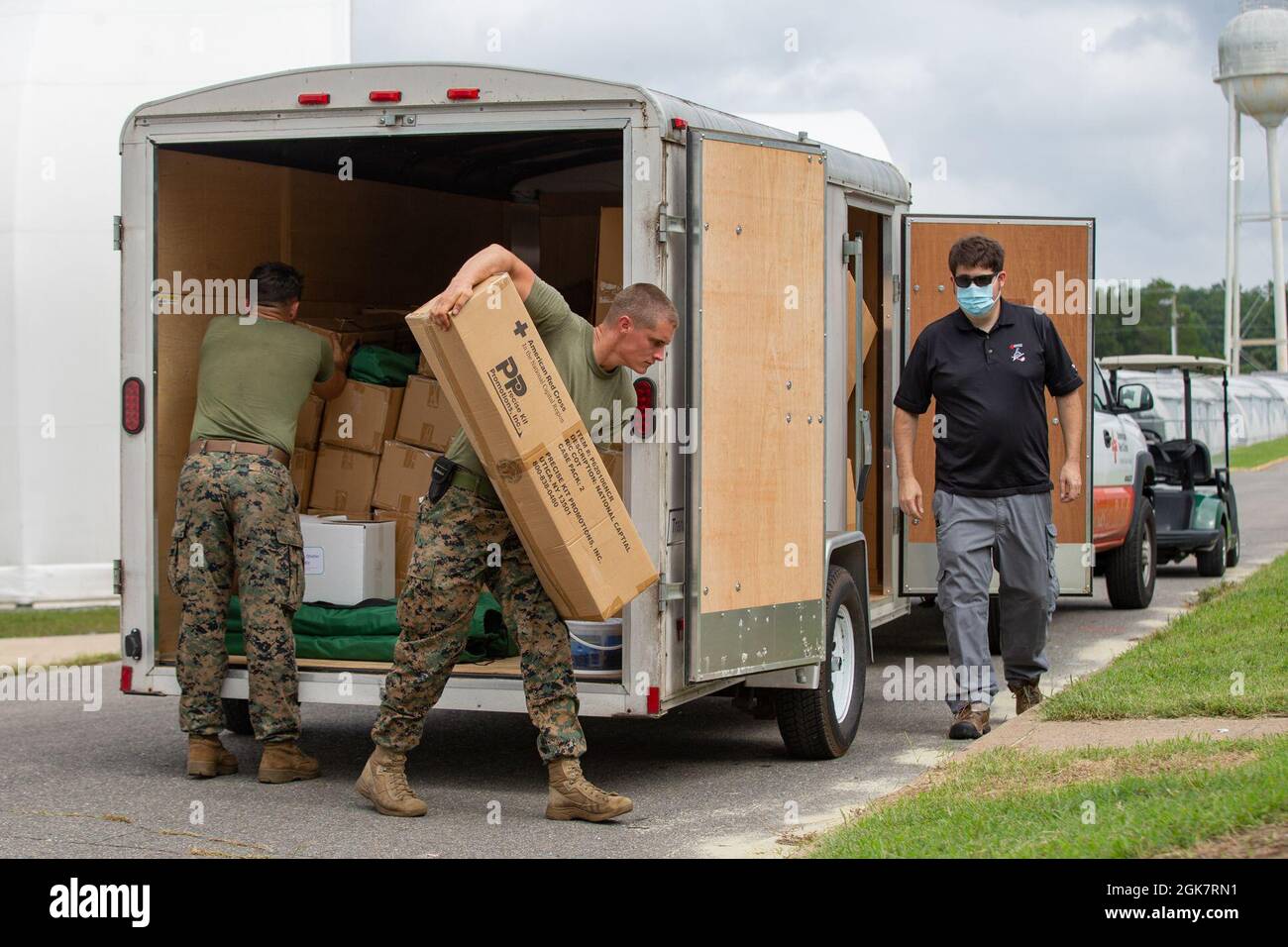 Combat logistics battalion 2 hi-res stock photography and images - Alamy