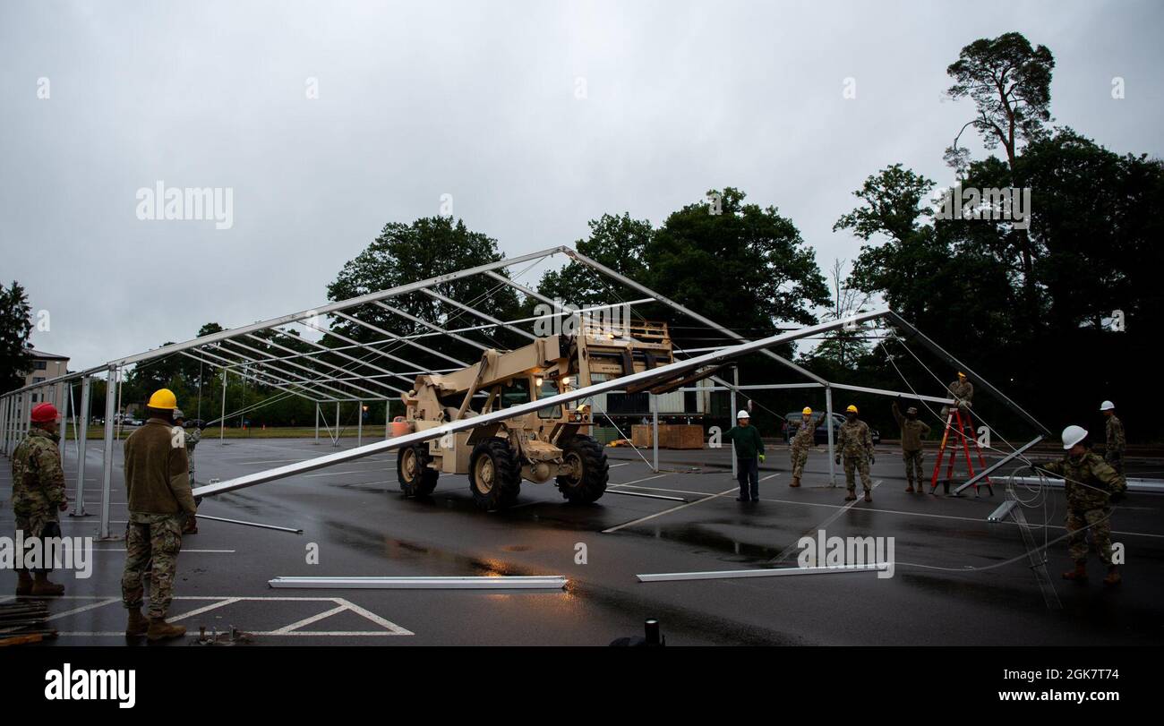 U.S. Army Soldiers and U.S. Air Force Airmen work together to build ...