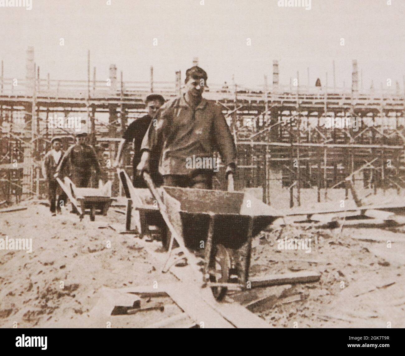 Soviet union factory 1920s hi-res stock photography and images - Alamy