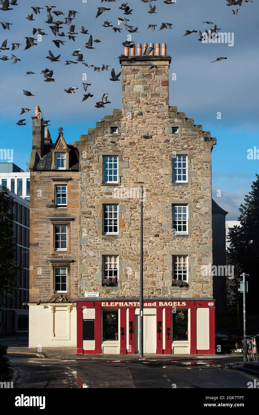 Traditional edinburgh tenement hi-res stock photography and images - Alamy