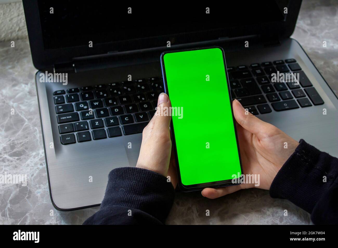 Woman hand holding green screen mobile phone Stock Photo - Alamy