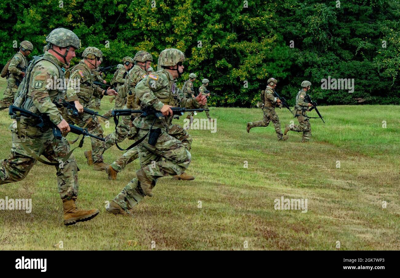 Infantry team match hi-res stock photography and images - Alamy