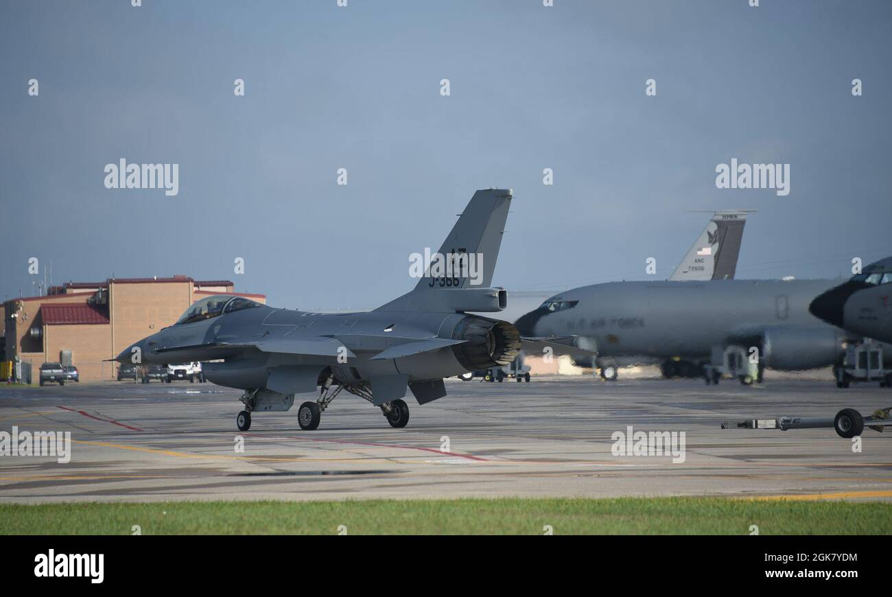 An RNLAF F-16 from the Royal Netherlands Air Force on the runway at the ...
