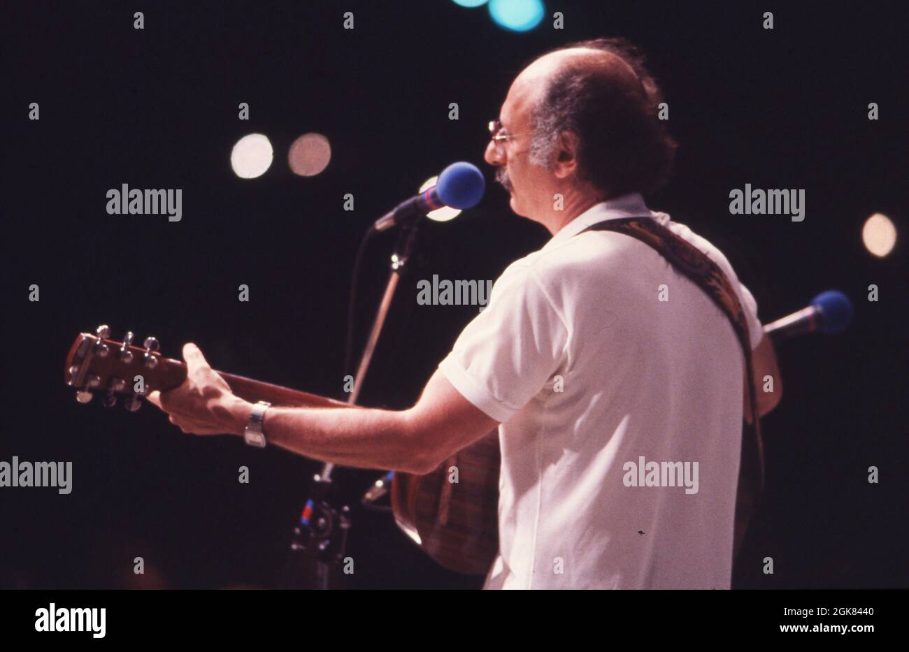 ©1986 Folk singer Peter Yarrow of Peter, Paul and Mary doing a solo act ...