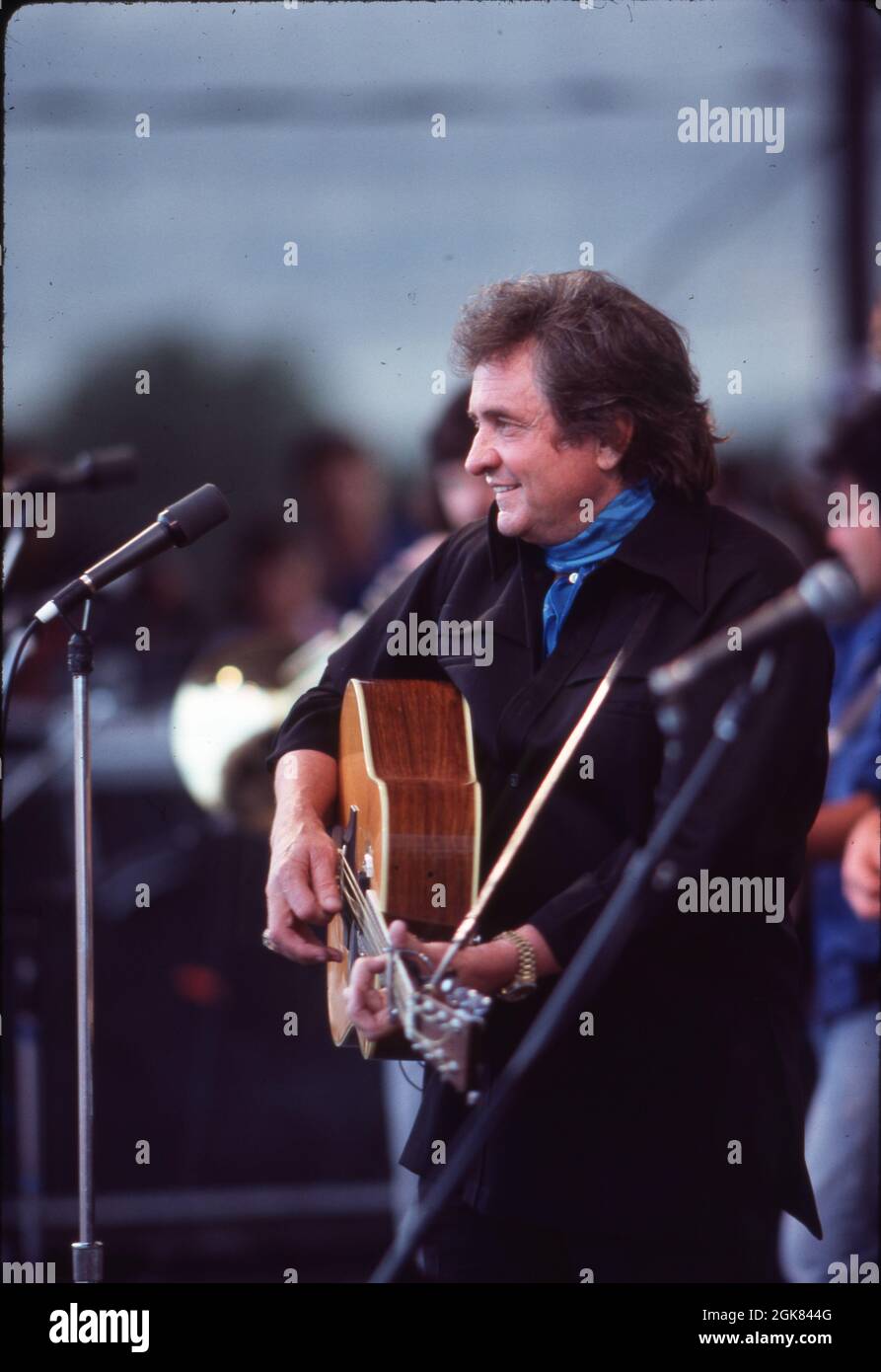 ©1985 Country singer JOHNNY CASH at Willie Nelson's Fourth of July ...