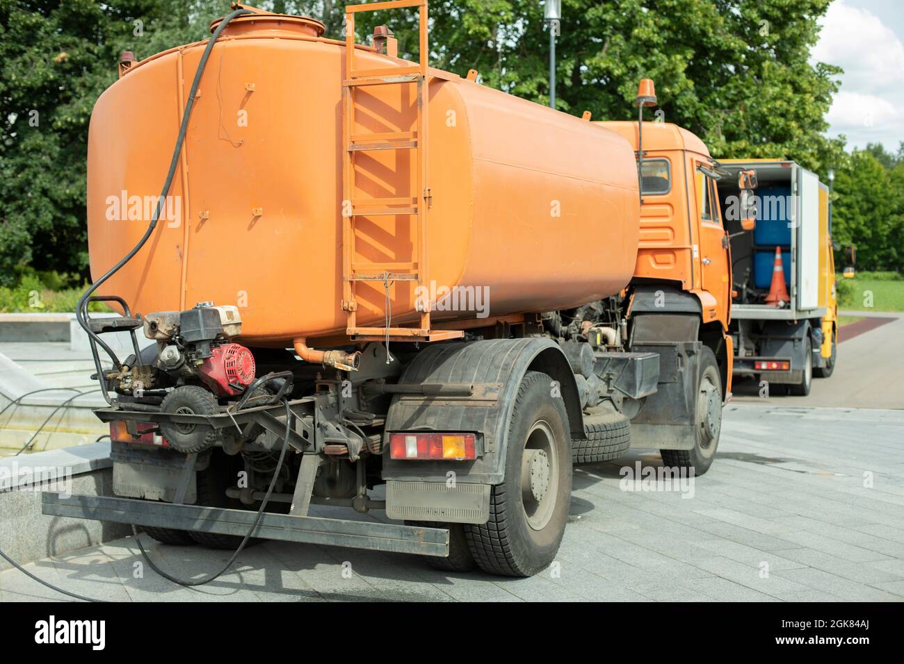 Shipping tank washing hi-res stock photography and images - Alamy