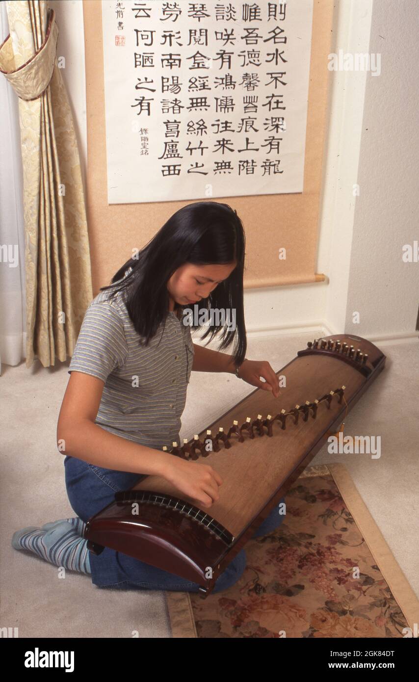 Chinese harp hi-res stock photography and images - Alamy