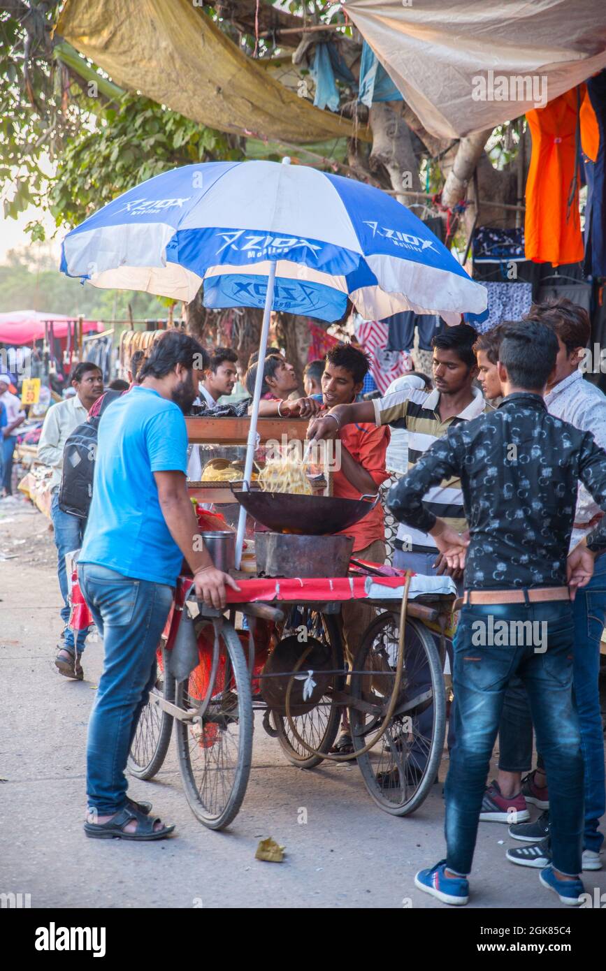 Meena Bazaar, New Delhi, India Stock Photo - Alamy