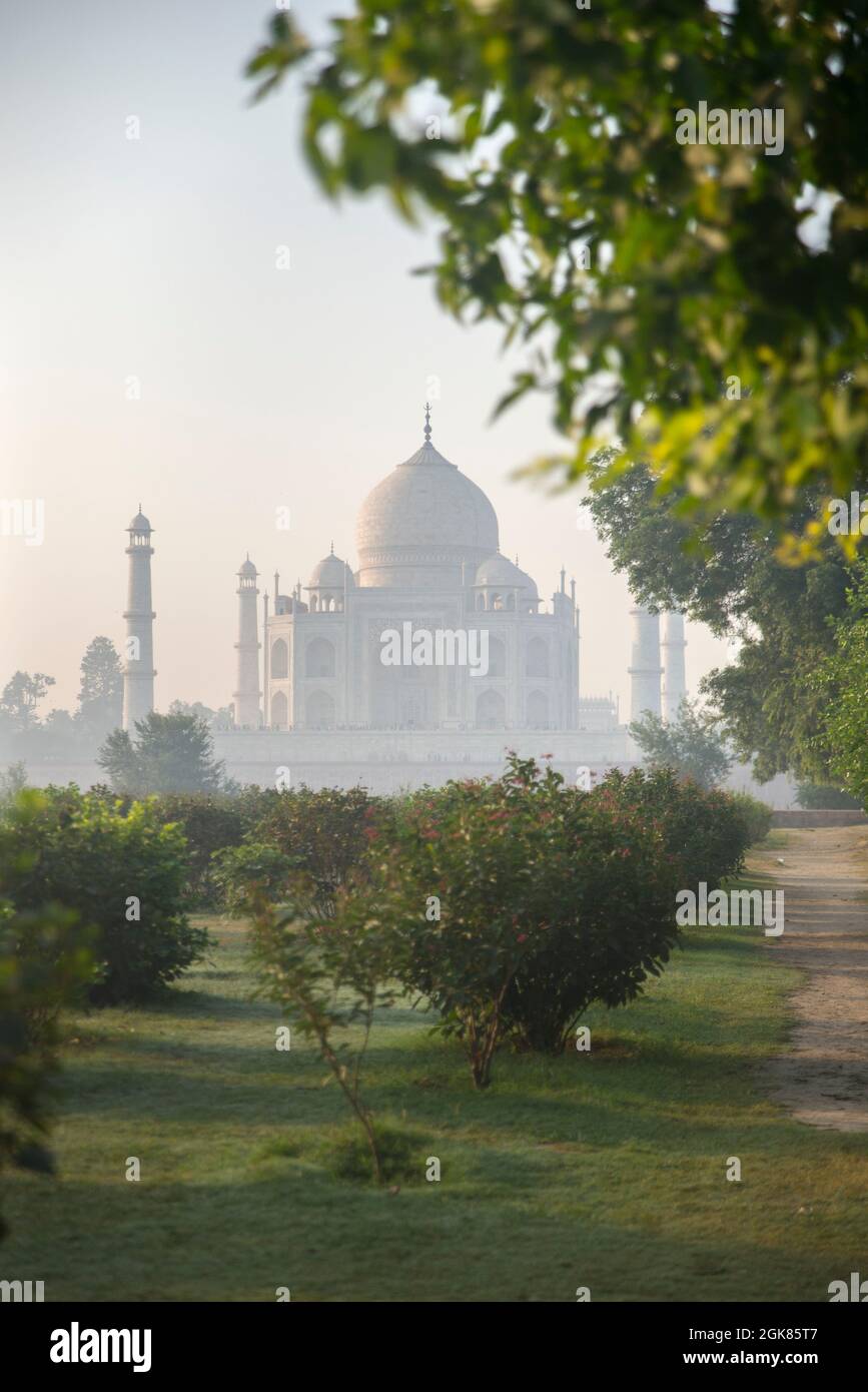Taj mahal from mehtab bagh hi-res stock photography and images - Alamy