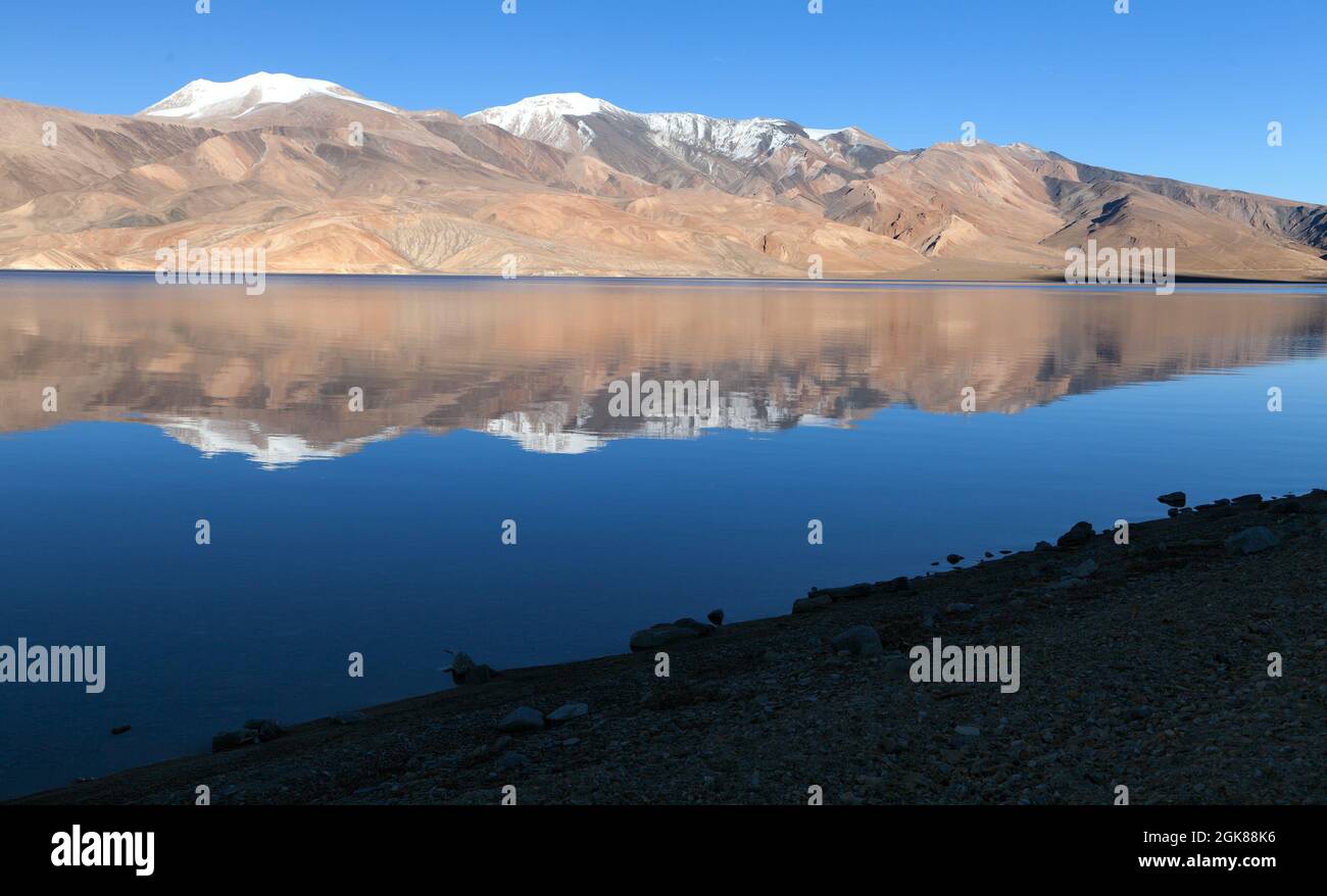 Tso Moriri lake in Rupshu valley, Chamser and Lungser Kangri - Ladakh ...