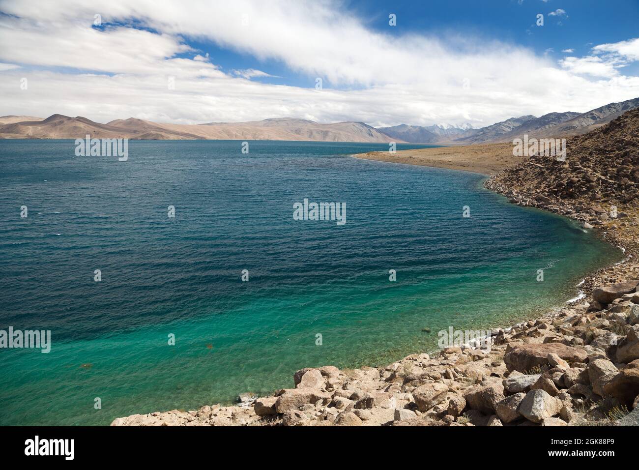 Tso Moriri lake in Rupshu valley, Chamser and Lungser Kangri - Ladakh ...
