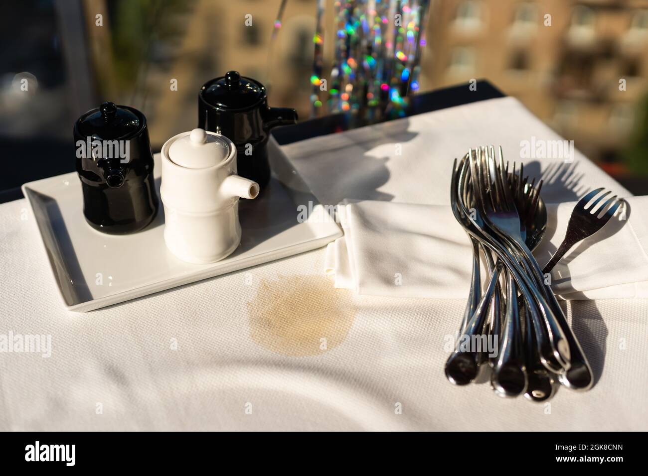 Damaged table cloth hi-res stock photography and images - Alamy