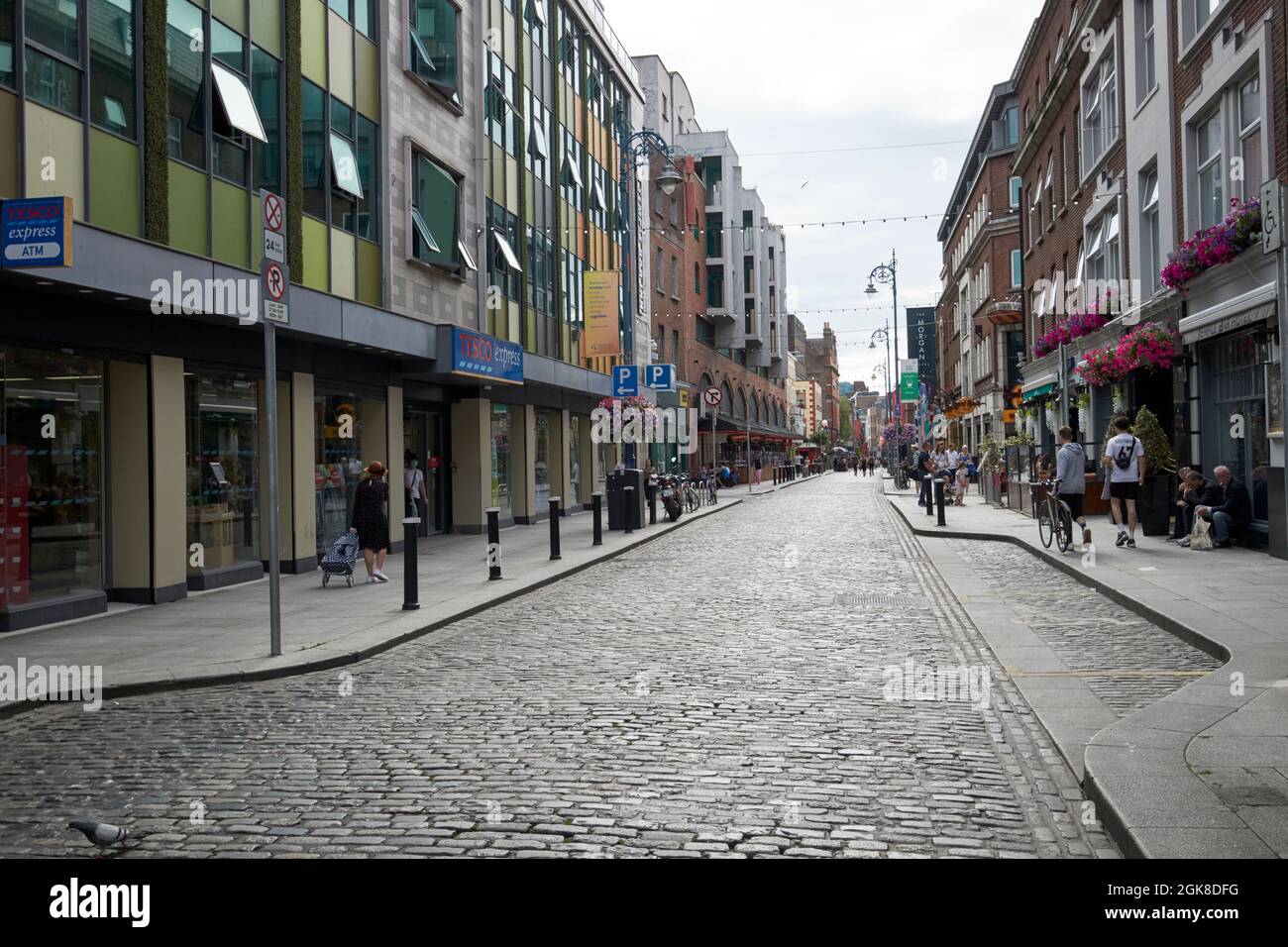 Empty bar ireland hi-res stock photography and images - Alamy