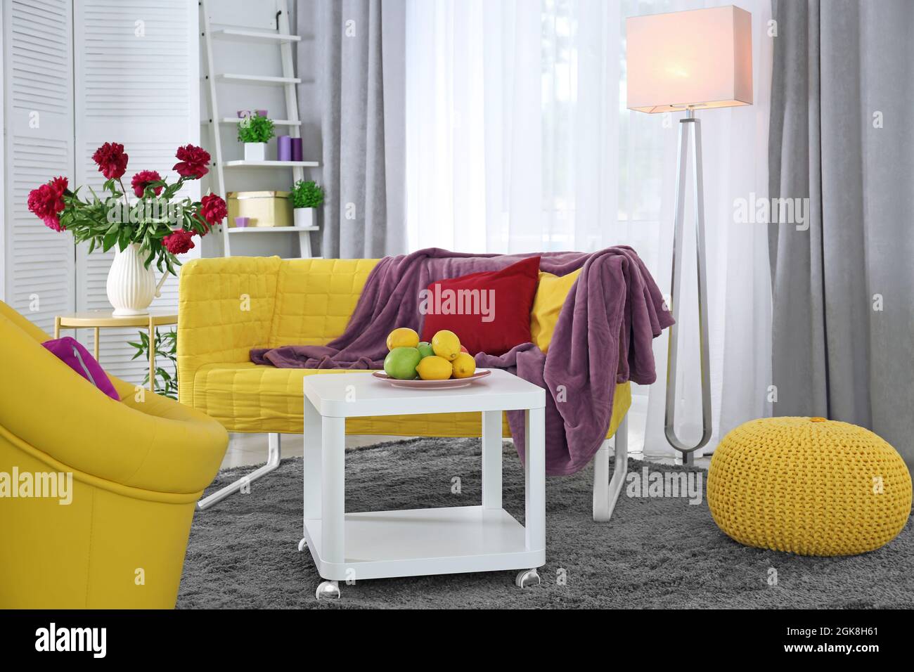 Interior of beautiful light modern room Stock Photo - Alamy