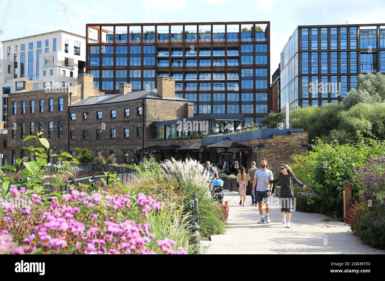 Walking on pretty Bagley Walk, with modern office blocks on Goods Way ...