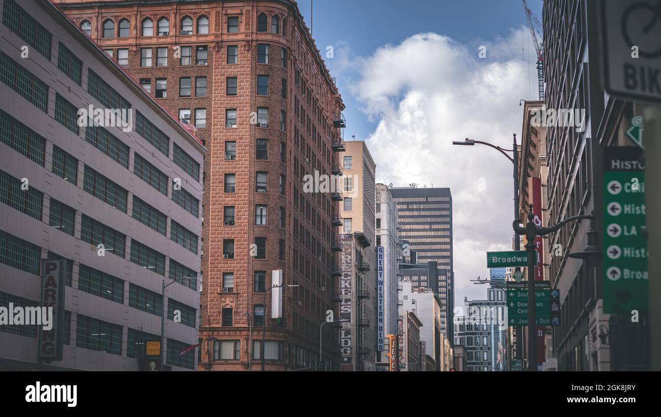 Urban street canyon hi-res stock photography and images - Alamy