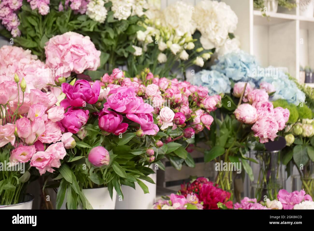 Spring flowers florist buckets hi-res stock photography and images - Alamy