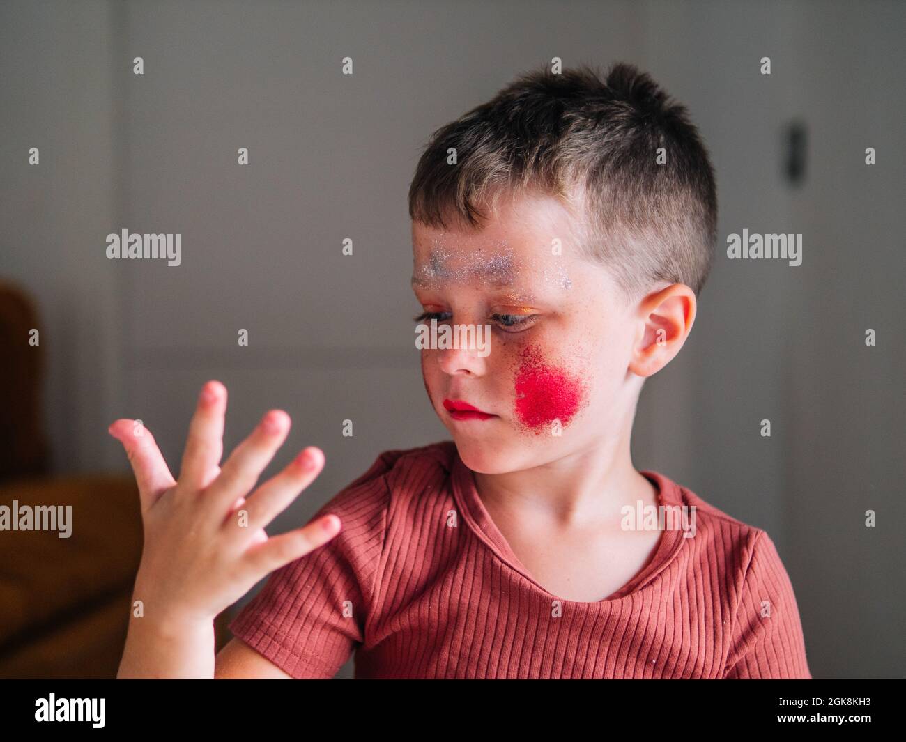 Boy with messy hair hi-res stock photography and images - Alamy