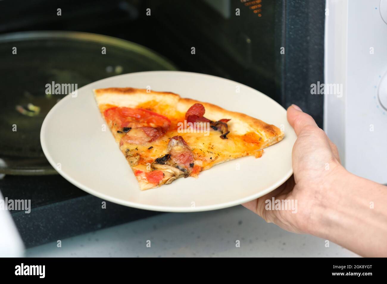 Put Pizza On Plate