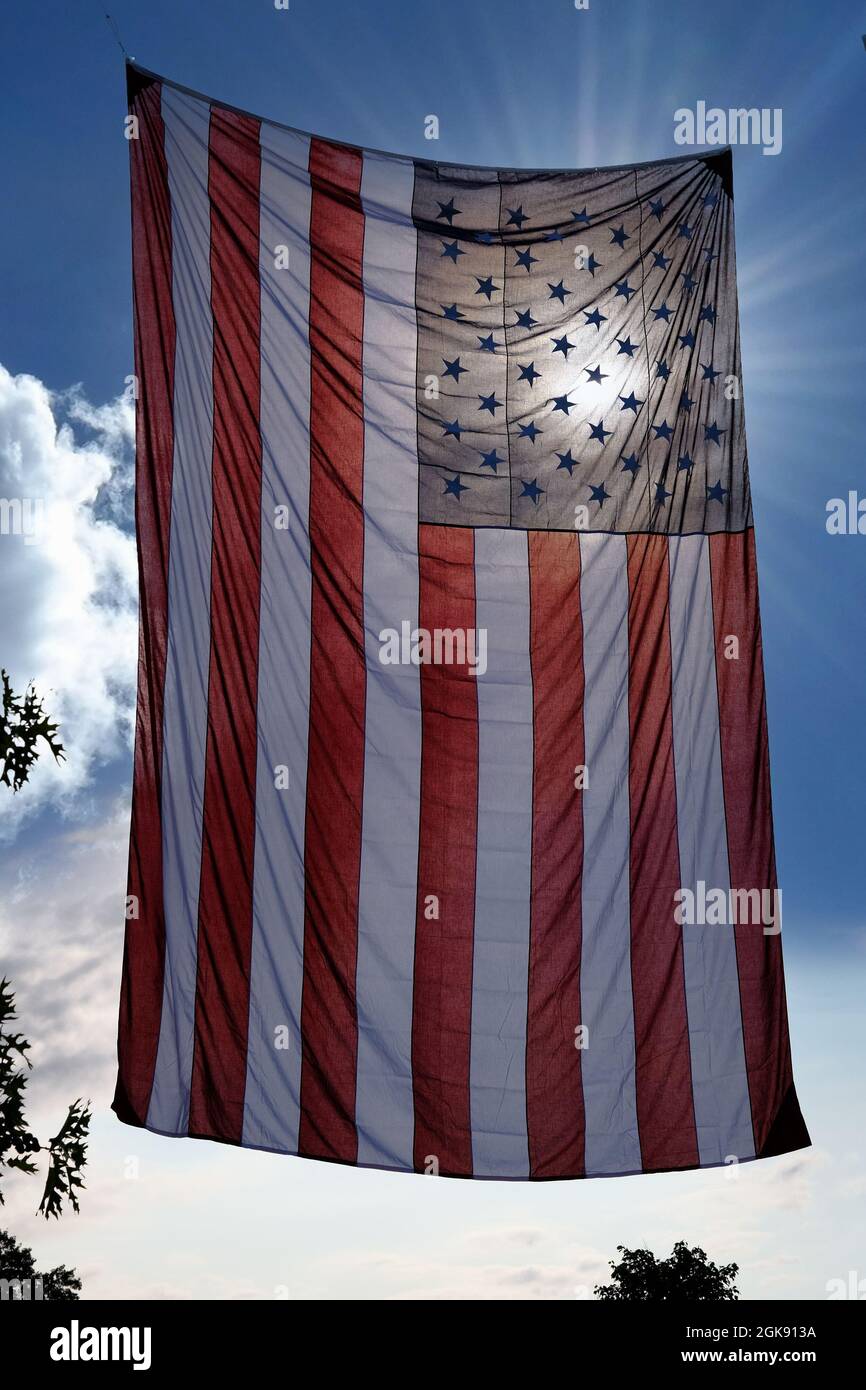 Sun behind flag hi-res stock photography and images - Alamy