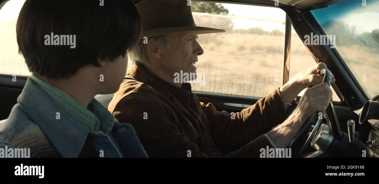 CRY MACHO, from left: Eduardo Minett, Clint Eastwood, 2021. © Warner ...