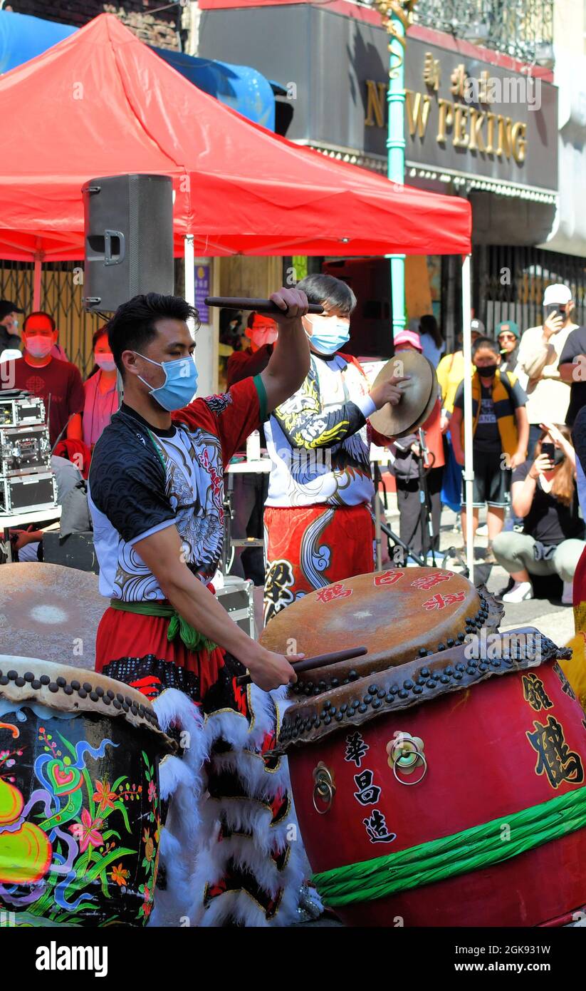 Chinese lion dance drum hi-res stock photography and images - Alamy