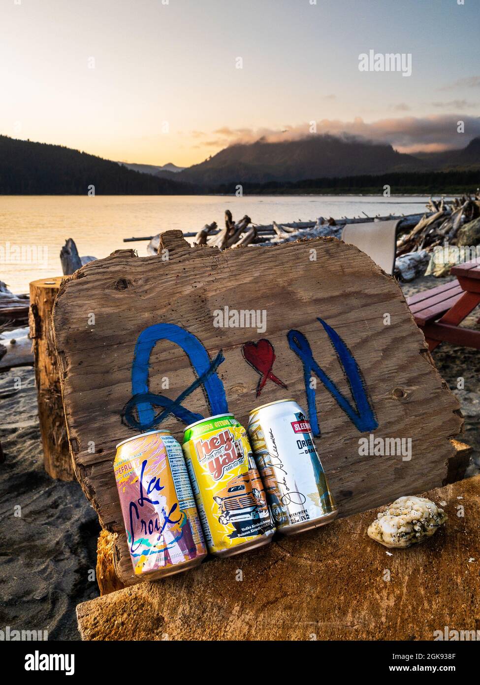 Beverage cans in a row hi-res stock photography and images - Alamy