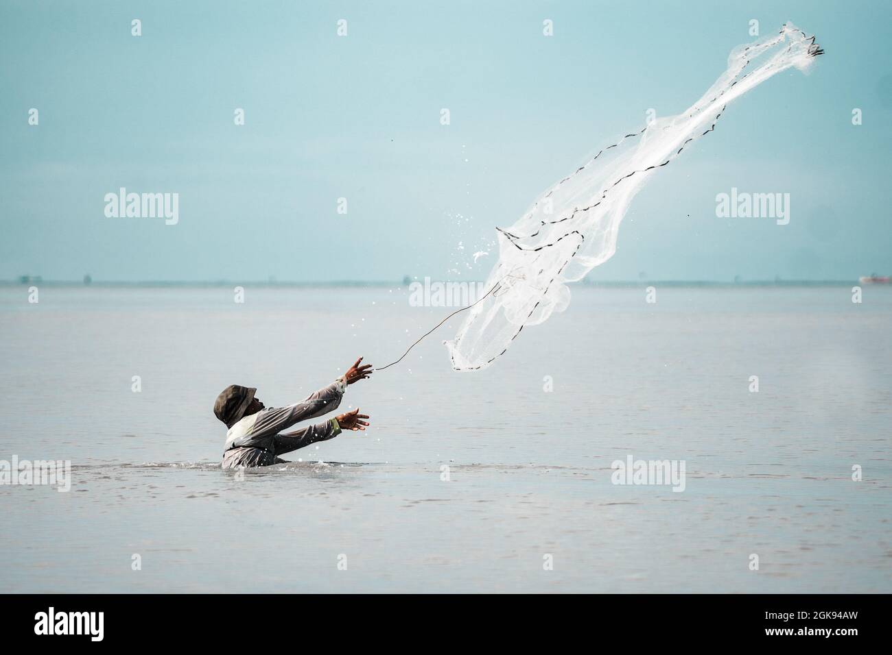 Cast net fishing hi-res stock photography and images - Alamy