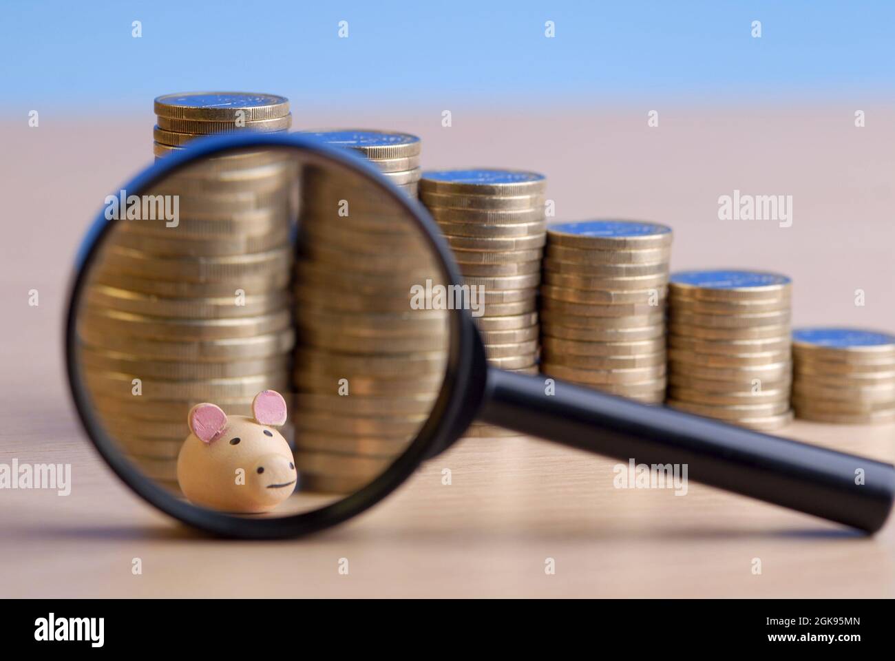 Euro magnifier hi-res stock photography and images - Alamy