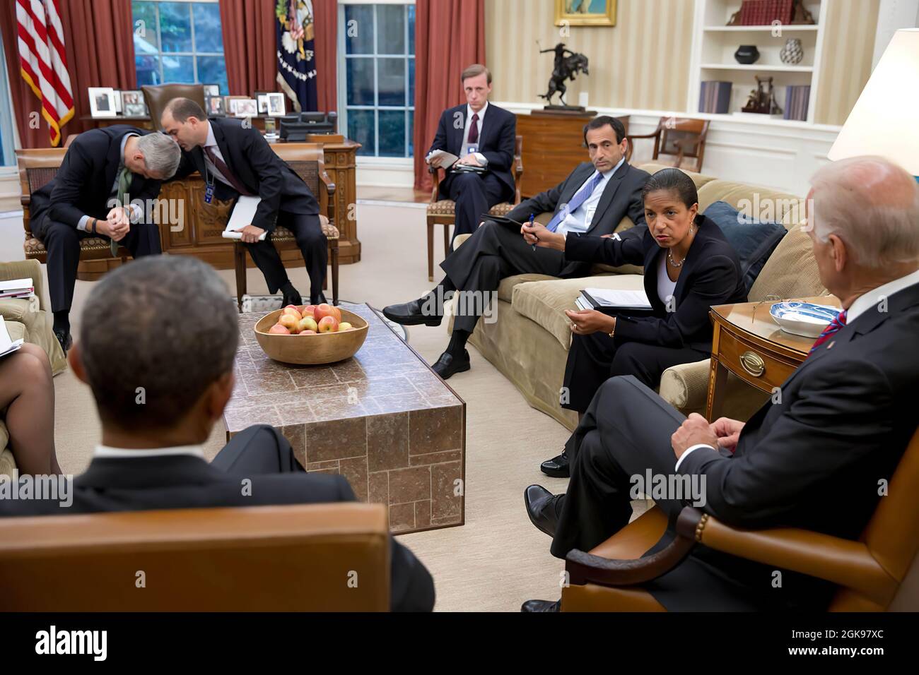 President Barack Obama and Vice President Joe Biden meet with advisors ...
