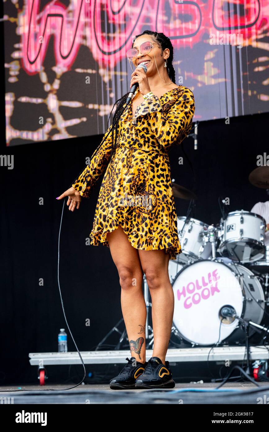 Hollie cook singing hi-res stock photography and images - Alamy