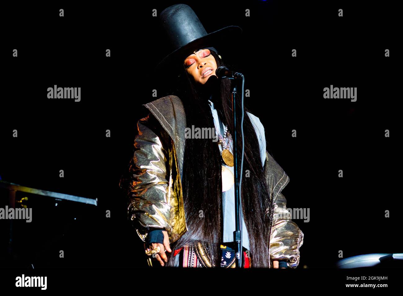 CHICAGO, IL - SEPTEMBER 12h: Erykah Badu headlines Day 3 at Pitchfork ...