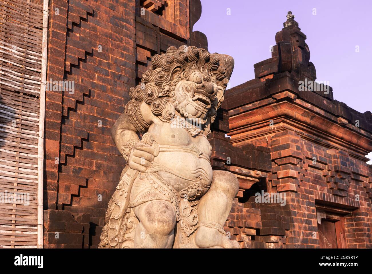 stone statue in front of hindu temple Stock Photo - Alamy