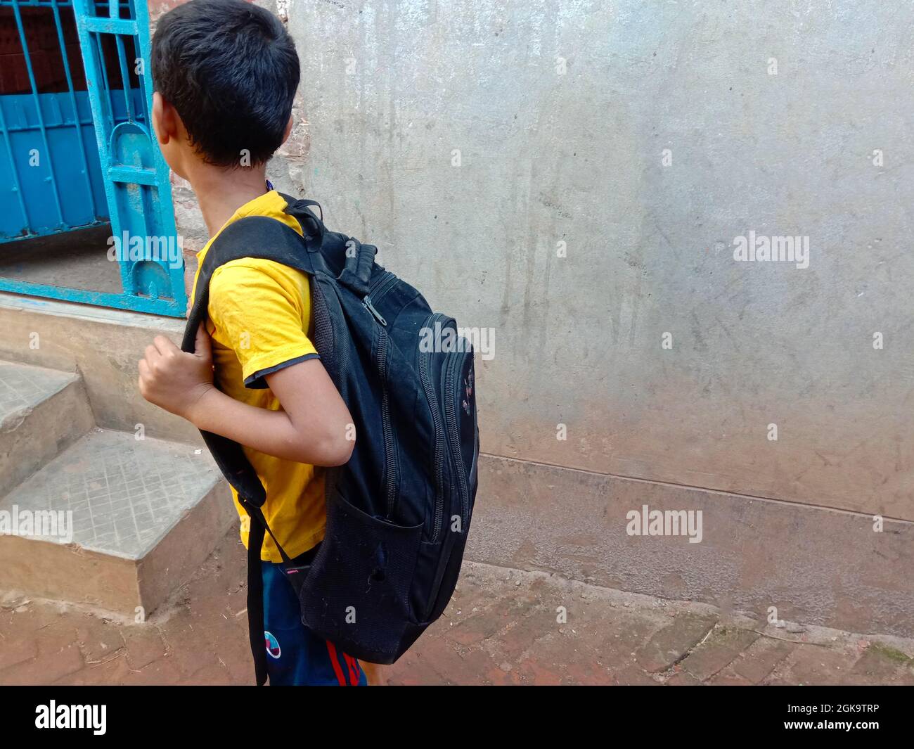 Going to school alone hi-res stock photography and images - Alamy