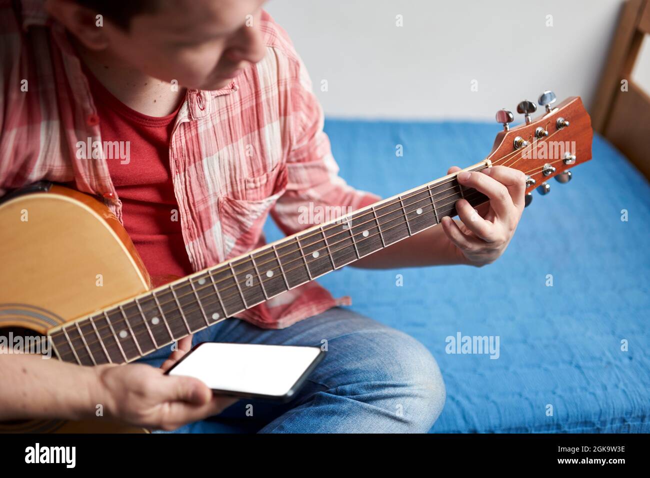 Online guitar class hi-res stock photography and images - Alamy