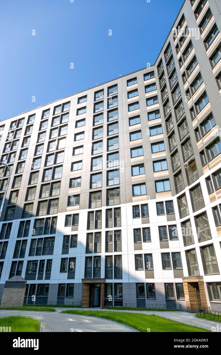 Multi storey building new residential hi-res stock photography and ...
