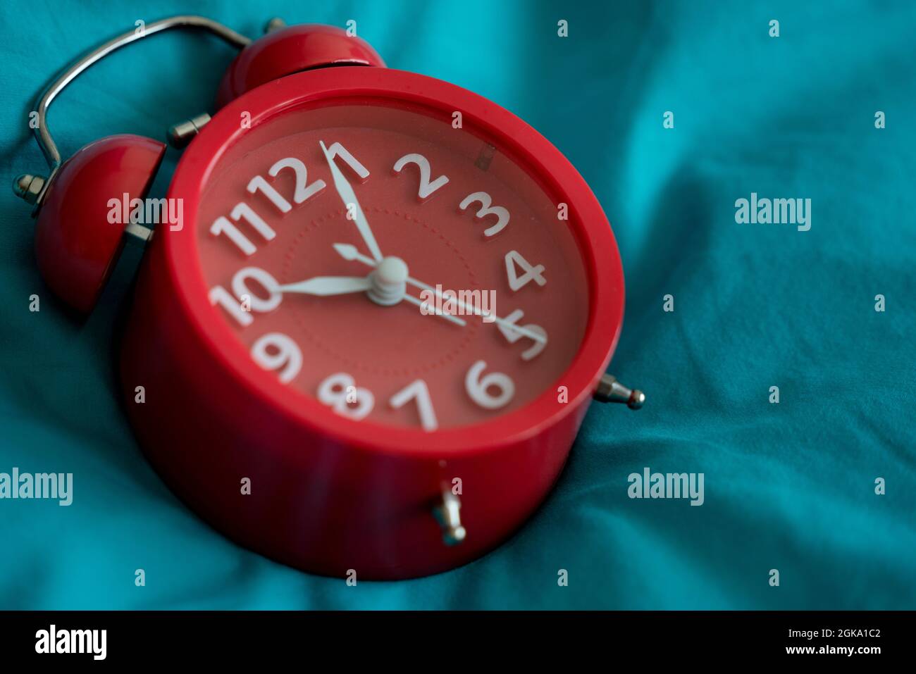 Closeup on clockwise. Face of red Alarm clock at 10 O'clock Stock Photo ...