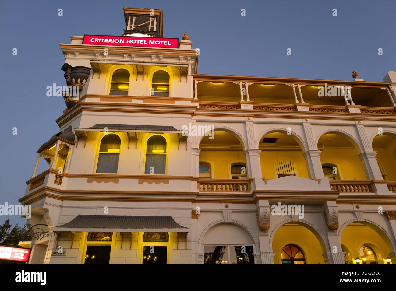 Three storey hotel hi-res stock photography and images - Alamy