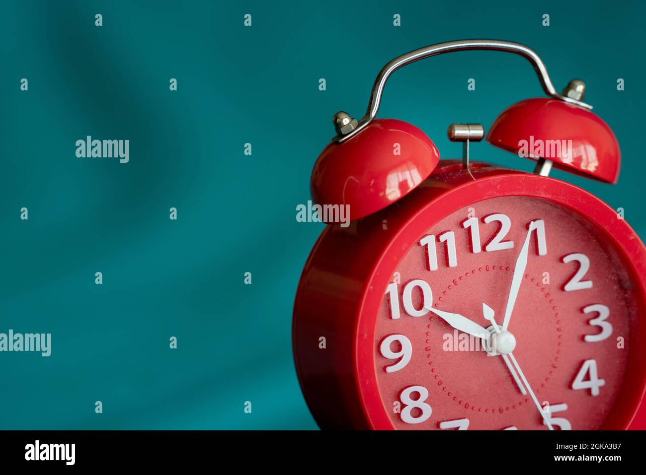 Closeup on clockwise. Face of red Alarm clock at 10 O'clock Stock Photo ...
