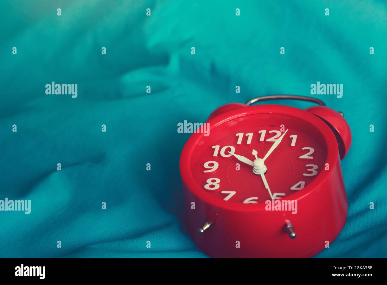 Closeup on clockwise. Face of red Alarm clock at 10 O'clock Stock Photo ...