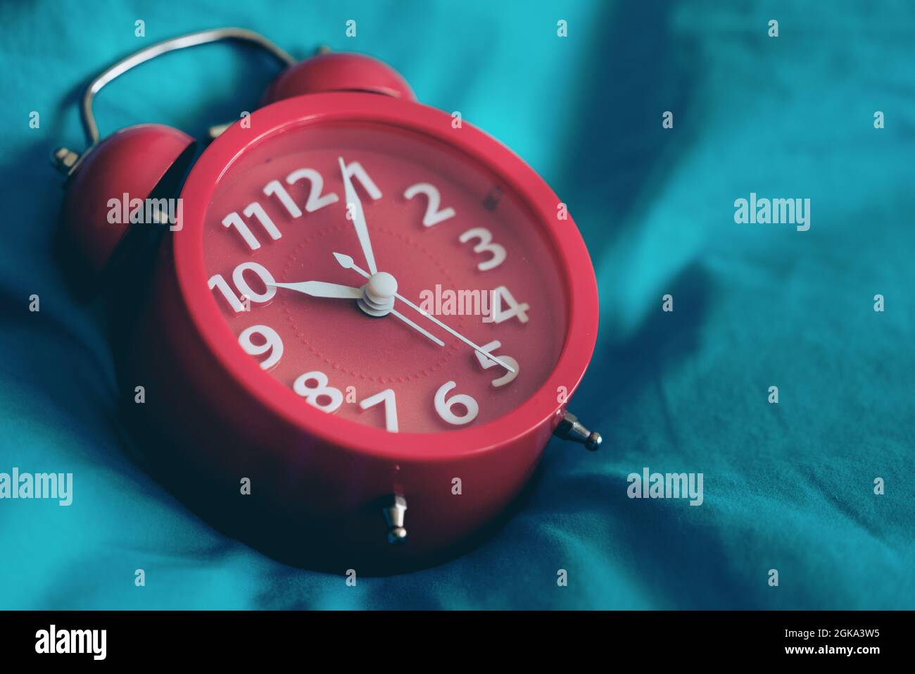 Closeup on clockwise. Face of red Alarm clock at 10 O'clock Stock Photo ...