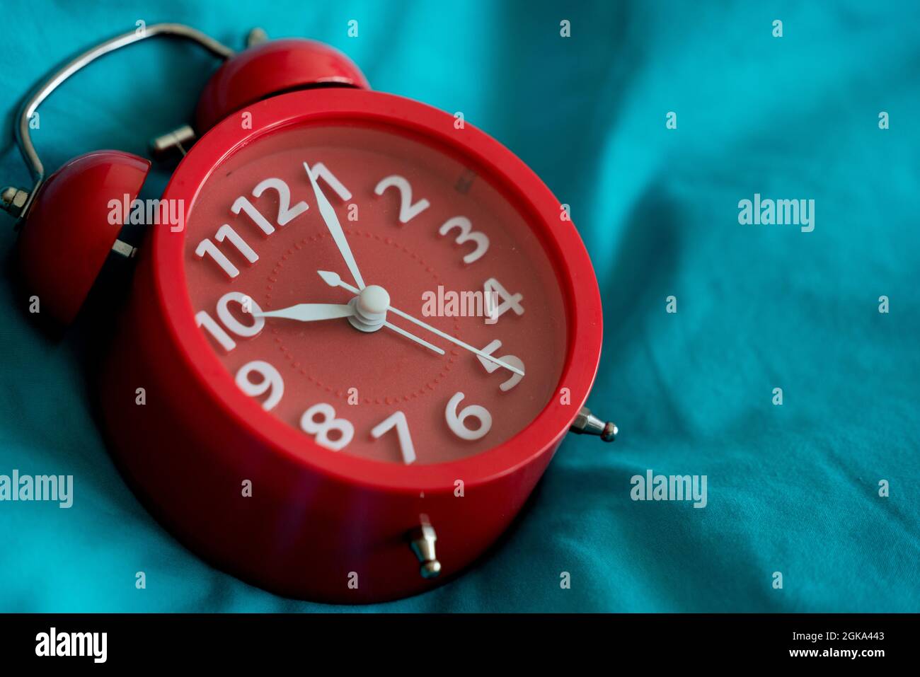 Closeup on clockwise. Face of red Alarm clock at 10 O'clock Stock Photo ...